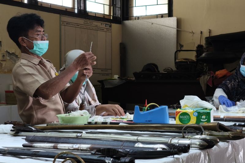 Museum NTB tingkatkan upaya konservasi artefak organik dan logam ...
