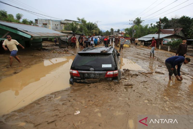 Indonesia deploys weather modification, aid to flood-hit Sumatra ...