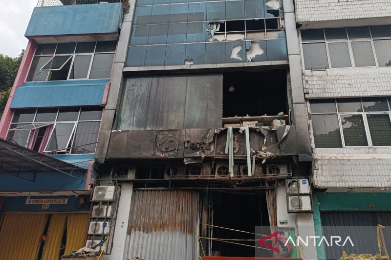 Puslabfor Polri kembali olah TKP lokasi kebakaran ruko di Jakpus ...