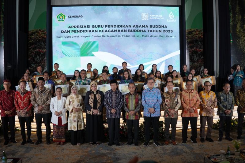 30 guru agama Buddha terima penghargaan dari Kemenag - ANTARA News
