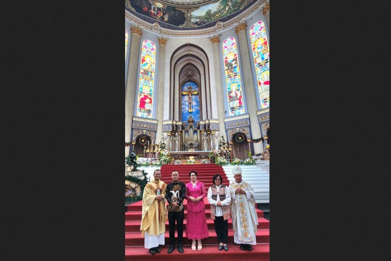 Perayaan malam Misa Natal berlangsung khidmat, Listrik di Kalbar aman ...