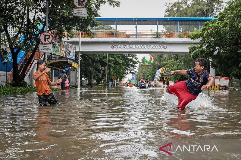 Banjir Jakarta, hingga pukul 09.00 WIB 35 RT dan 23 jalan terendam ...