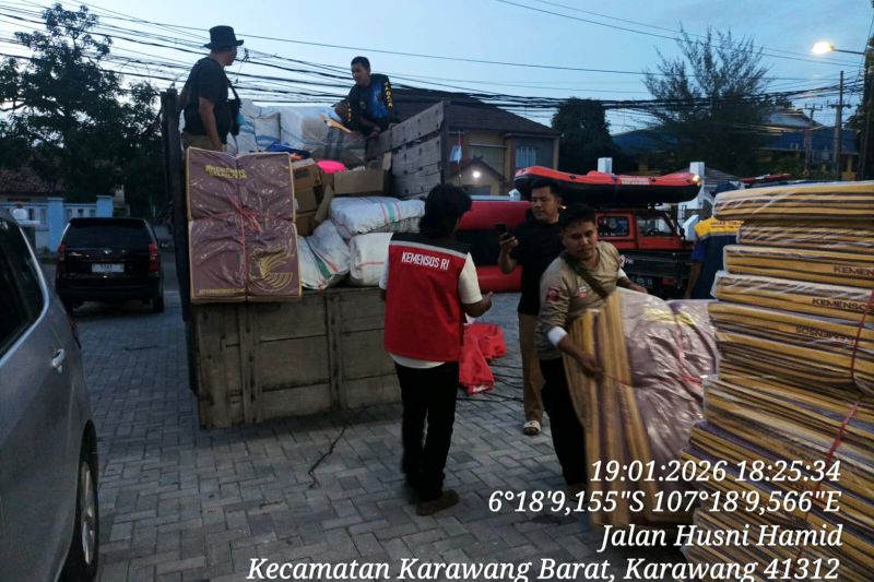 Social Affairs Ministry sends essential supplies to flood-hit Karawang ...