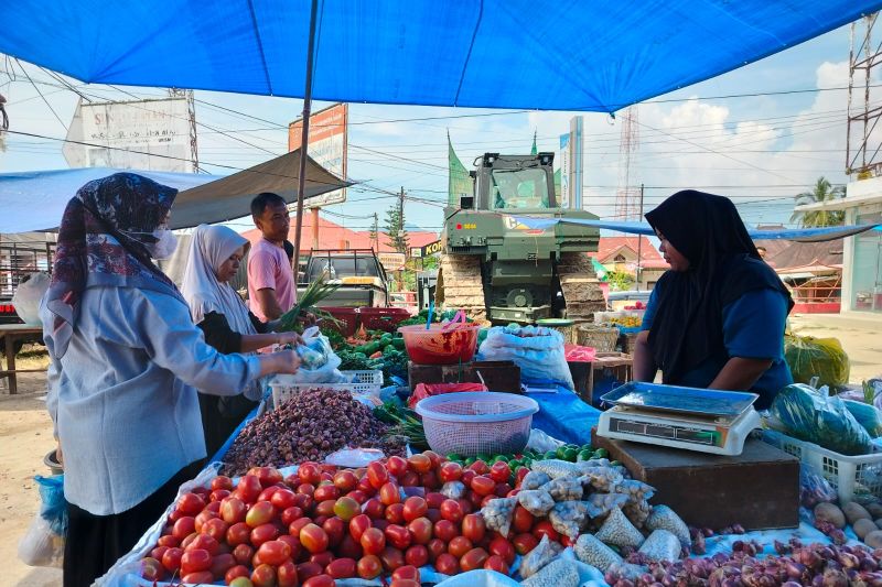 Pasar Maninjau Agam kembali ramai pascabencana banjir bandang - ANTARA News