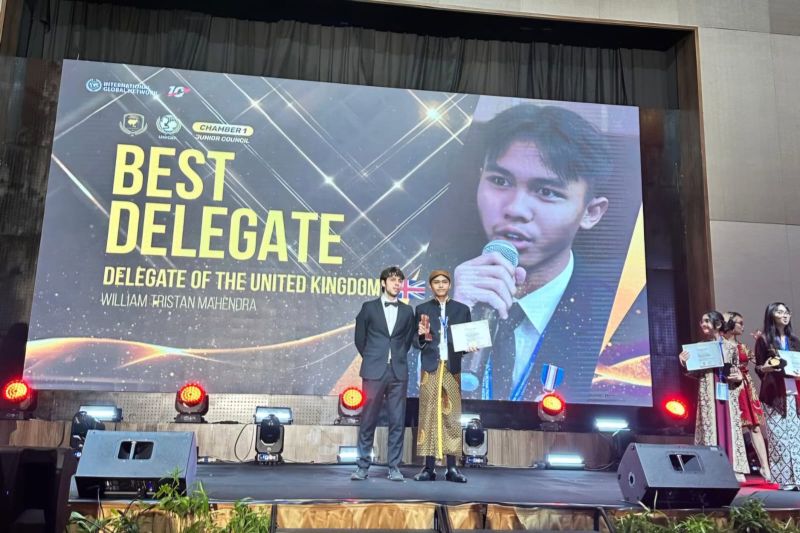 Siswa Indonesia raih "best delegate" di AYIMUN paparkan isu-isu global ...