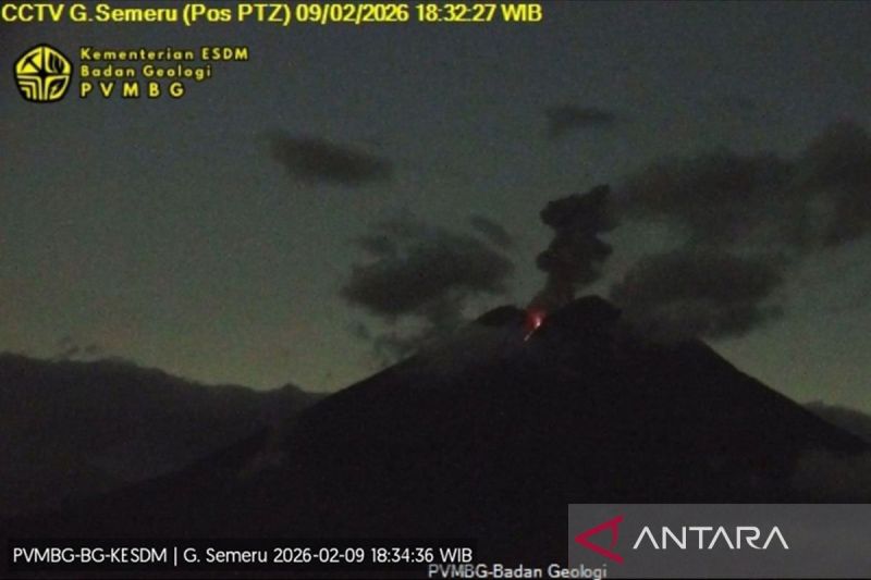 Gunung Semeru kembali erupsi dengan letusan setinggi 900 meter - ANTARA ...