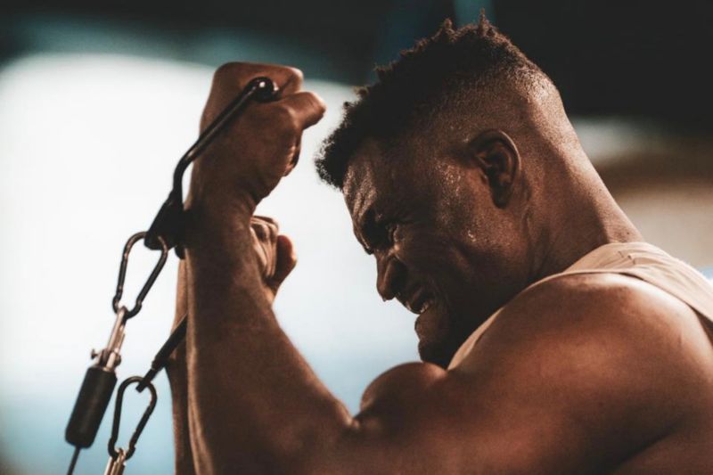 Mantan juara UFC Ngannou kembali ke arena MMA setelah absen 19 bulan ...