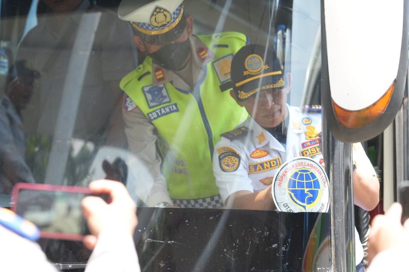 Petugas temukan bus AKAP tak laik jalan di Terminal Tanjung Priok ...