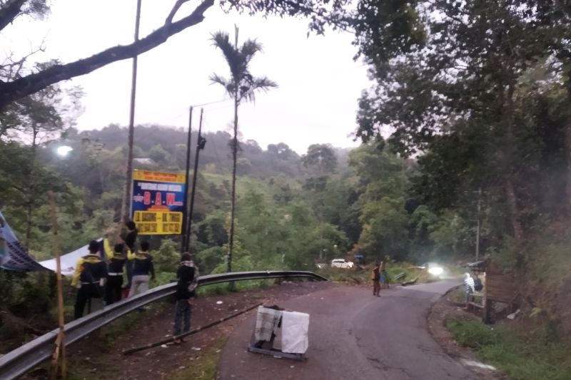 Pemkab Agam pasang rambu petunjuk-peringatan di jalur ke Bukittinggi ...
