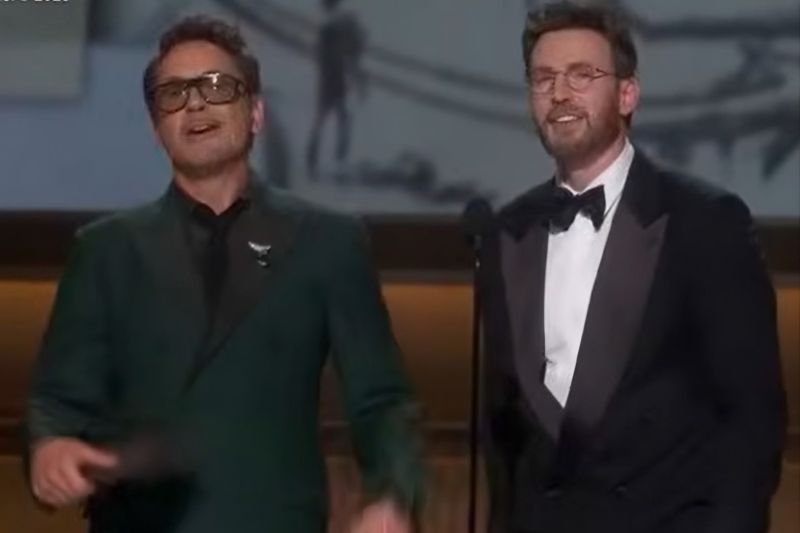 Momen Robert Downey Jr dan Chris Evans reuni di panggung Oscar 2026 ...
