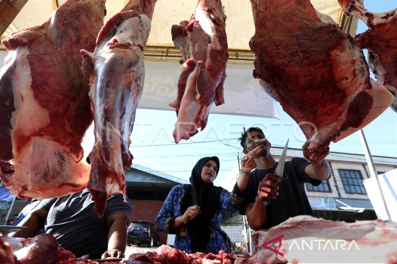 Prabowo provides meugang meat aid for Aceh disaster victims - ANTARA News