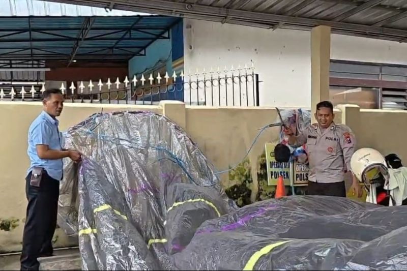 Polisi amankan balon udara liar jatuh dekat permukiman di Ponorogo ...