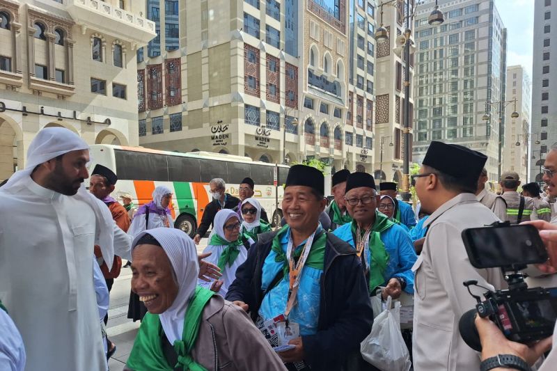 Tiga kelompok terbang perdana jamaah calon haji tiba di Arab Saudi ...