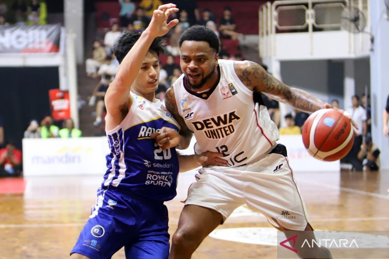 Donell Cooper ingatkan Dewa United fokus hadapi semifinal IBL 2026 ...
