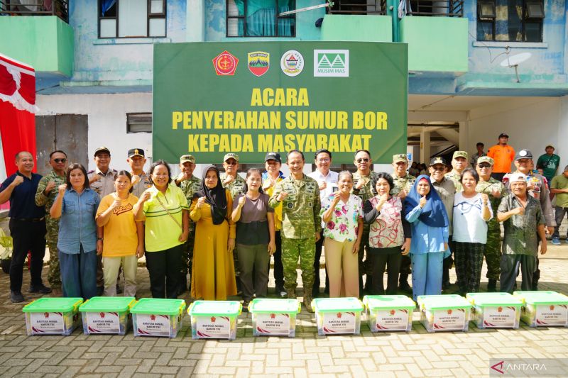 Kasum TNI beri bantuan sumur bor ke warga korban bencana di Tapanuli ...