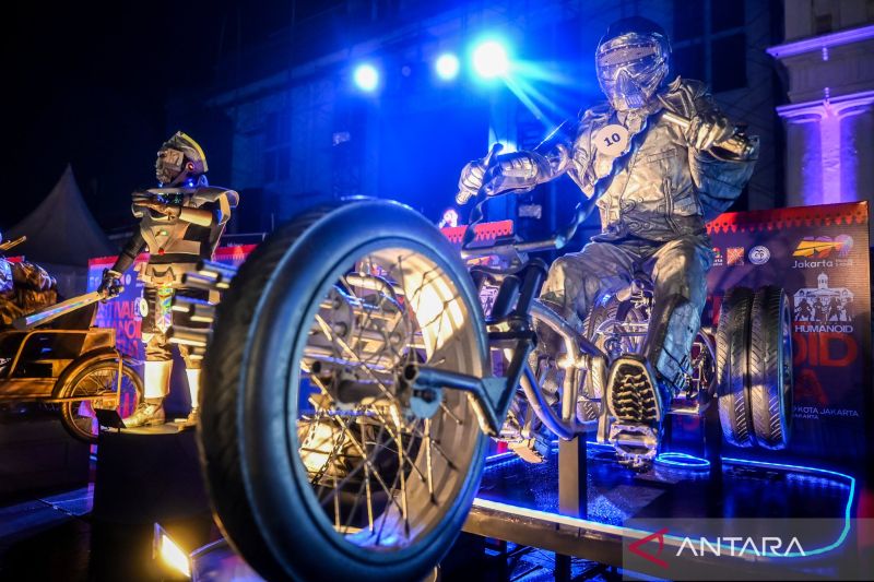 Festival manusia patung Humanoid di Kota Tua sambut HUT ke-499 Jakarta ...