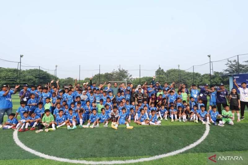 SSB AQUA-Haier bina talenta sepak bola muda Bekasi - ANTARA News ...