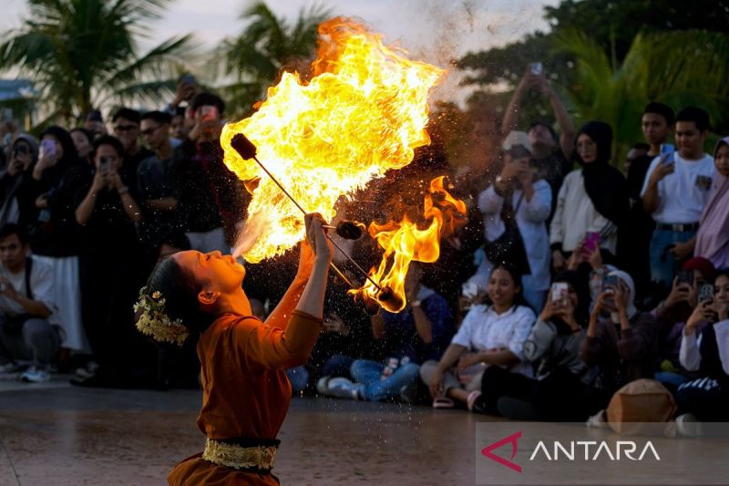 Attayang Sunset angkat budaya Bugis hingga Toraja di Anjungan Pantai ...