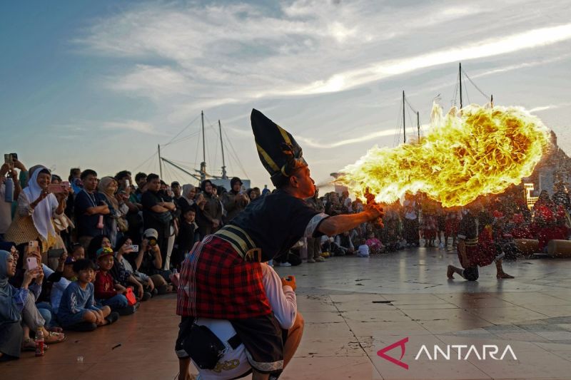 Attayang Sunset angkat budaya Bugis hingga Toraja di Anjungan Pantai ...