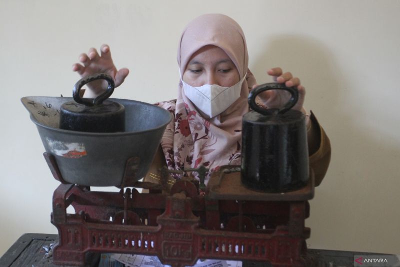 Tera ulang timbangan pedagang pasar di Malang - ANTARA News Jawa Timur