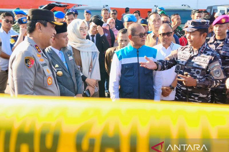 Polda Sulsel bongkar penyeludupan BBM subsidi 120 ribu liter - ANTARA ...