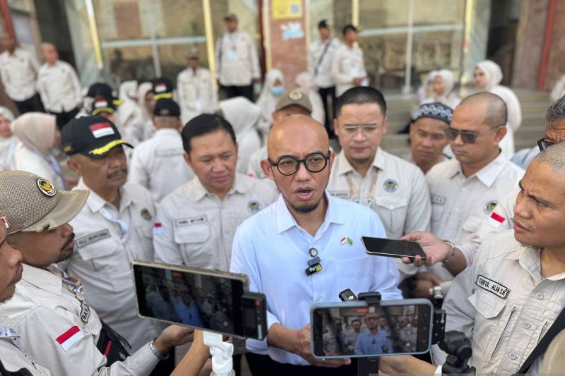 Indonesia to require military-style training for 2027 Hajj staff ...