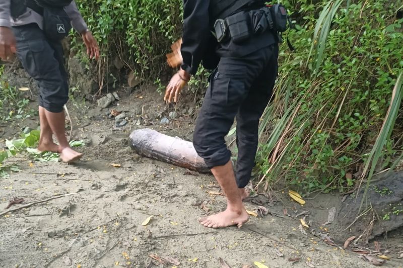 Tim Gegana Brimob Polda Papua jinakkan mortir di Kabupaten Jayapura ...