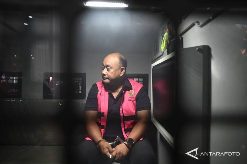 Dadan Hindayana mantan kepala BGN diborgol Kejaksaan - ANTARA News Mataram