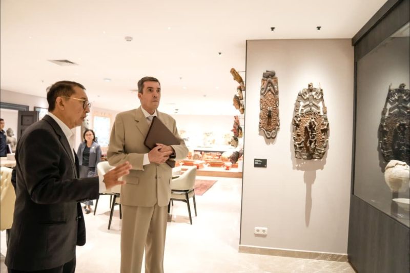 RI, Greece discuss coalition for repatriation of cultural artifacts ...