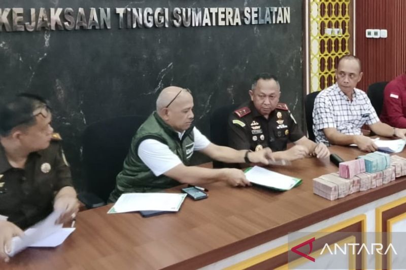 Kejati amankan Wakil Bupati PALI terkait kasus suap proyek - ANTARA ...
