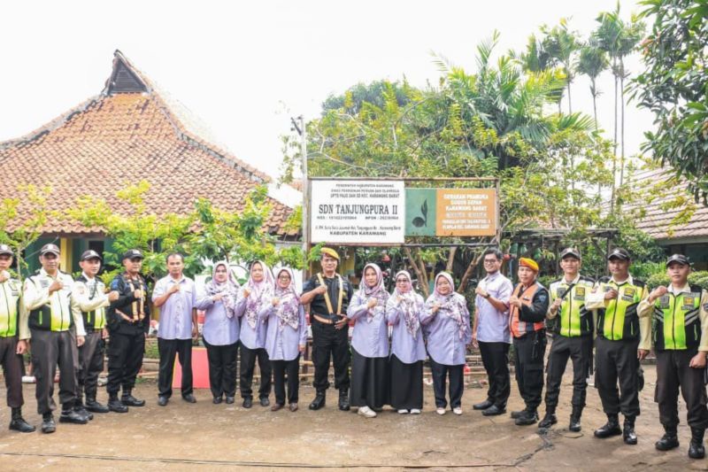 KAI Daop 1 serahkan delapan terduga pelaku pelemparan ke APH - ANTARA ...