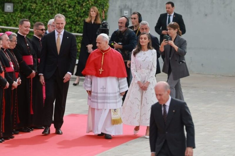 Paus Leo XIV bahas migrasi dan perdamaian dalam kunjungan ke Spanyol ...