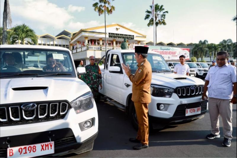Pemkab Jember serahkan truk dan pikap untuk Koperasi Merah Putih ...