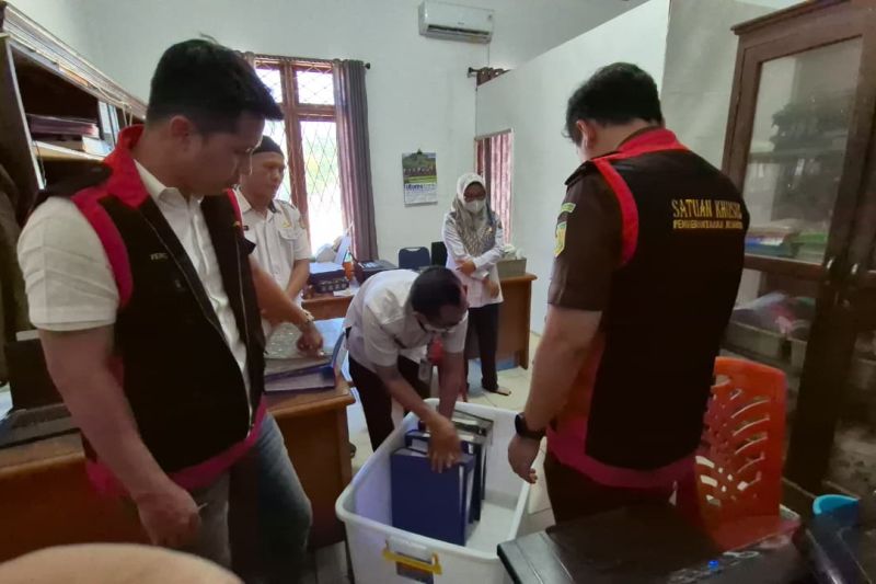Kejari geledah kantor KPU OKU Timur terkait dana hibah pilkada - ANTARA ...