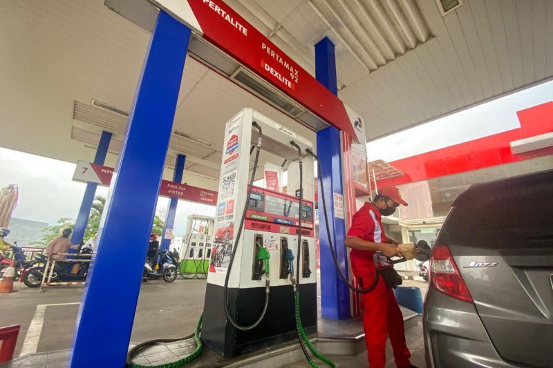 Pertamina Patra Niaga sesuaikan harga pertamax series dari Rp12.600 ...
