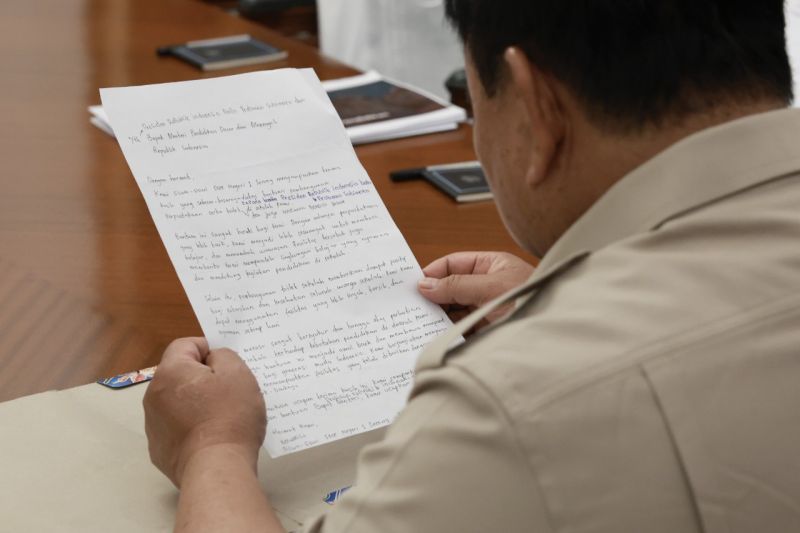 Papuan students thank Prabowo for school upgrades, free meal program ...