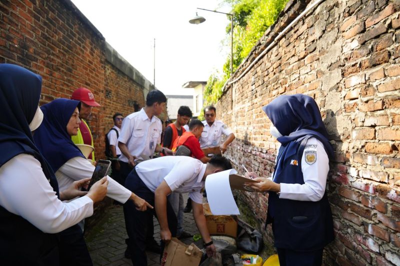 KAI Divre IV Tanjungkarang amankan 29 bidang aset seluas 11.698 meter ...