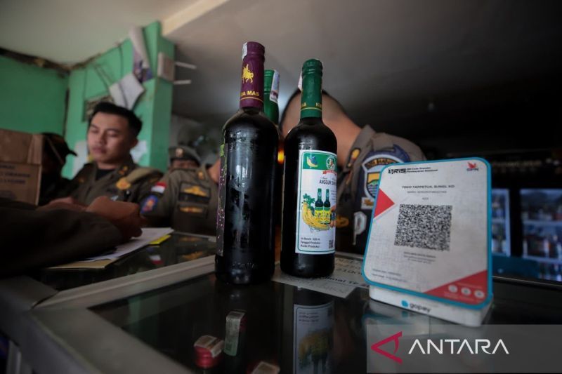 Pemkot Bandung gencarkan razia minuman keras cegah gangguan keamanan ...