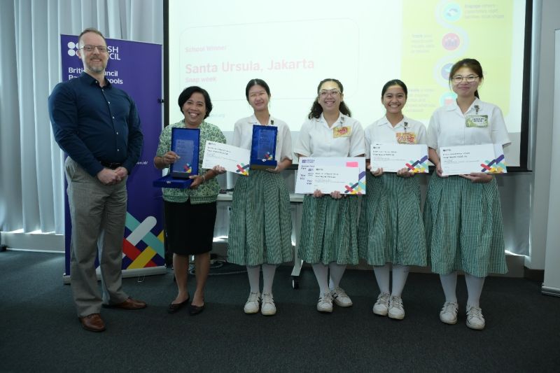SMA Santa Ursula Jakarta juara Asia Timur di kompetisi British Council ...