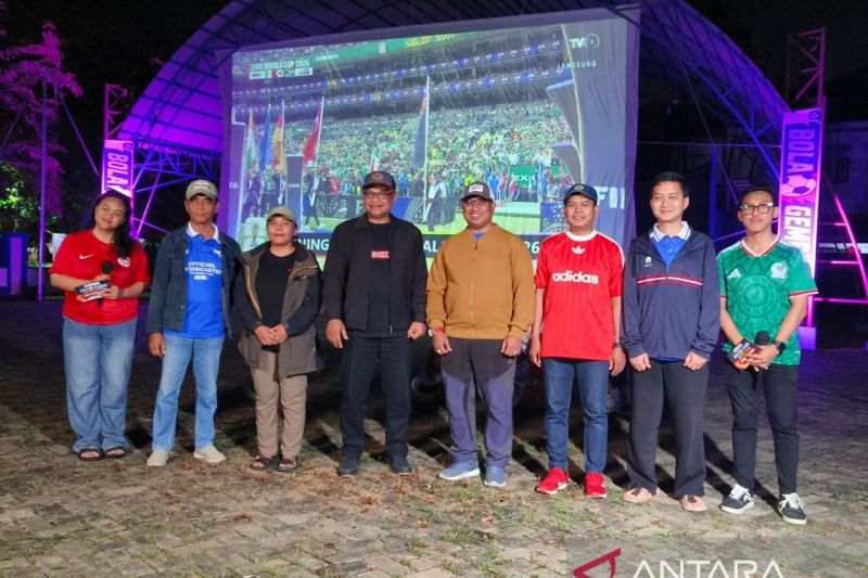 Nobar Bola Gembira Piala Dunia perdana di Halaman TVRI Kalbar berjalan ...