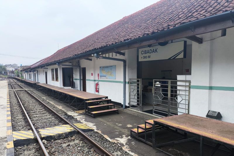 Menyambut Akhir Pekan dari Stasiun Cibadak, Kereta Api Perkuat Akses ...