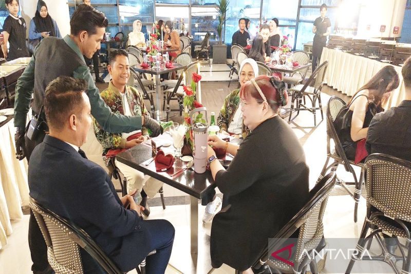 Wali Kota Banjarmasin nikmati sajian spesial setahun LUNE Restaurant ...