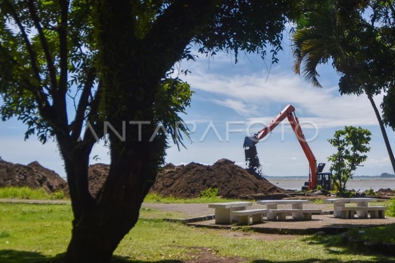 Pengerukan muara sungai Batang Kuranji - ANTARA Sumbar