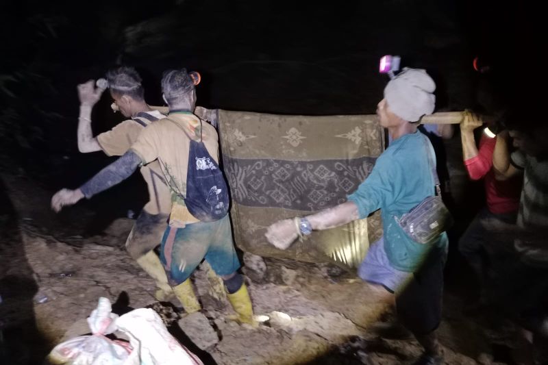 Tiga penambang emas ilegal meninggal tertimbun longsor di Aceh Jaya ...