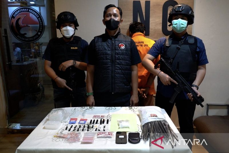Kriminal kemarin, pembacokan pelajar hingga modus stiker "Sedot WC ...