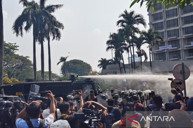 Pengosongan lahan eks Hotel Sultan dibantu Polri-TNI - ANTARA News Bengkulu
