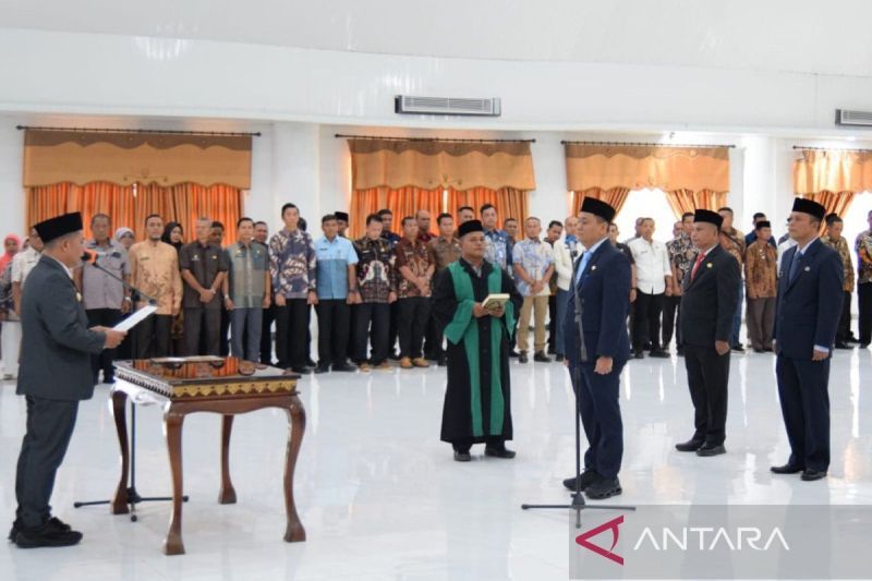 Bupati PMA lantik Sekda, Kadis Dikbud, Kadinkes dan Kadis PUTR Palas ...