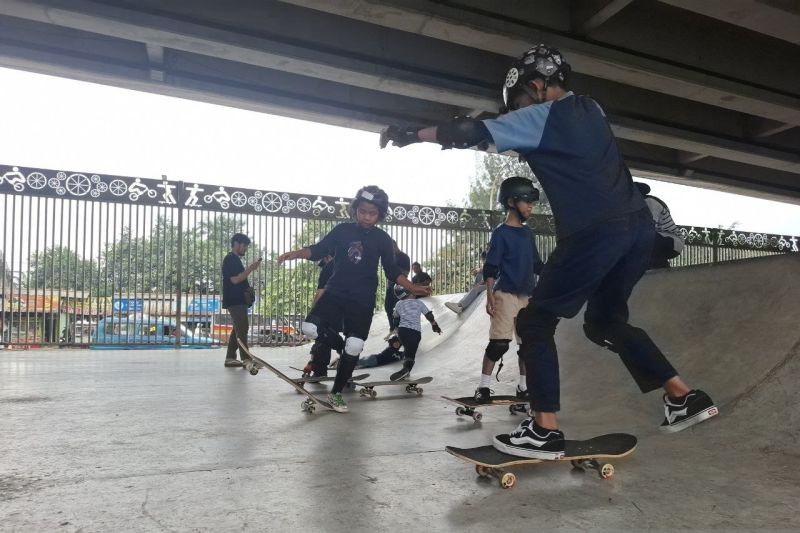 Menempa mental dengan skateboard - ANTARA News