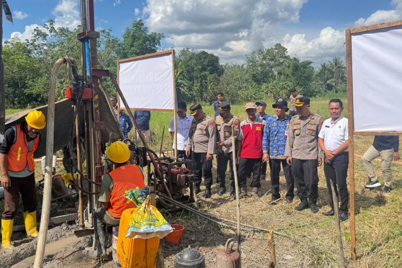 Polres Tabalong bangun sumur bor di Desa Sei Pimping - ANTARA News ...