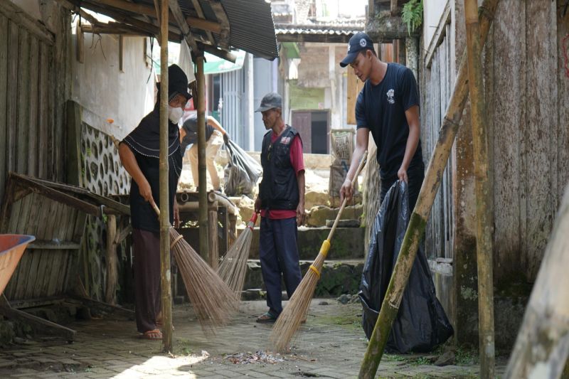 Bapas Yogyakarta melaksanakan kerja sosial di Kulon Progo - ANTARA News ...